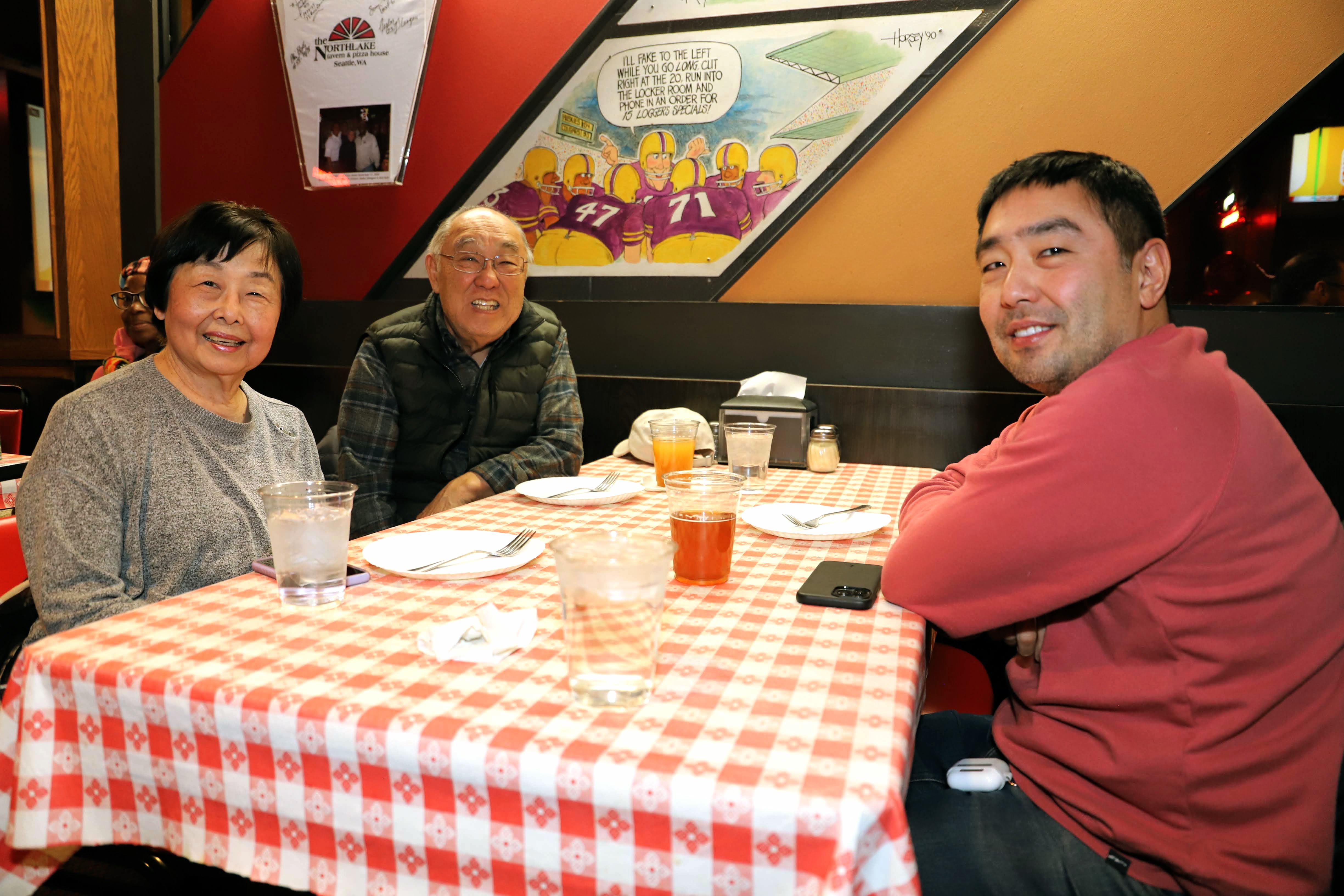 KUOW - Fans line up for one last slice of Seattle history