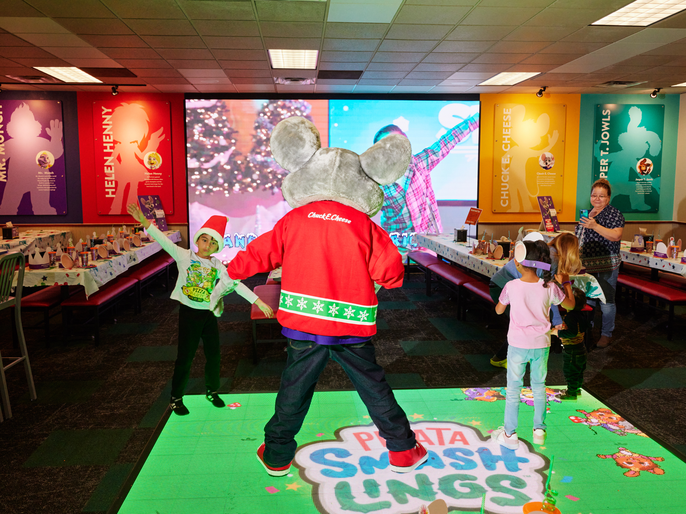 Chuck E Cheese Chicken Run